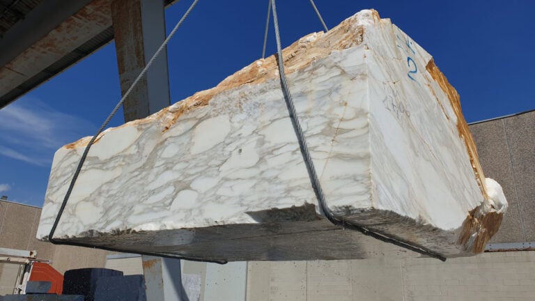 Bagno in marmo Calacatta Borghini di lusso | Dedalo Stone